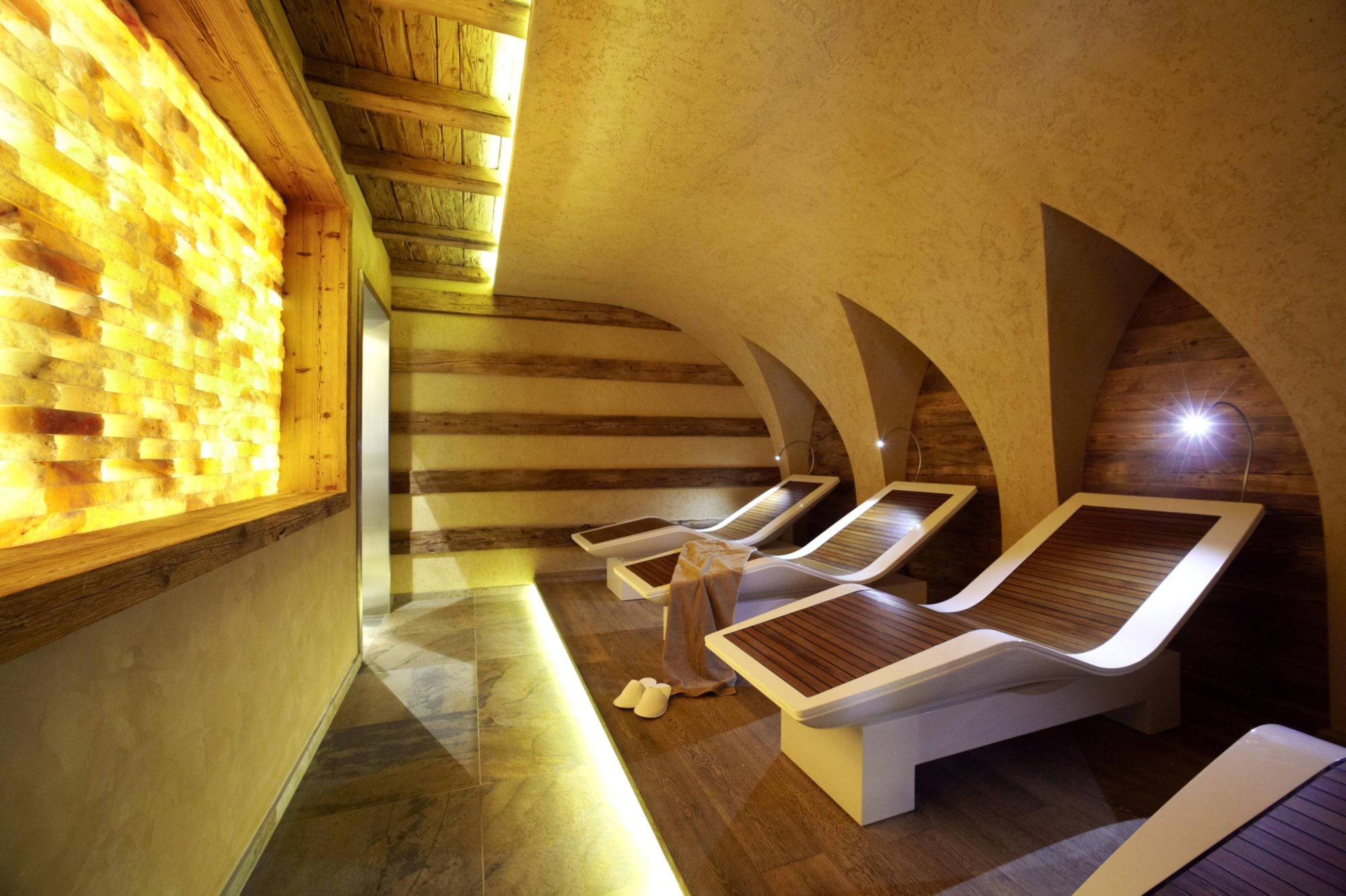 KLAFS Šildomas gultas “LINEA” | Sanilux